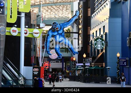 Iconic blue King Kong gorilla at Universal Studios CityWalk, famous ...