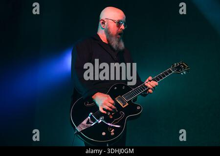 Garbage (Steve Marker, guitar) playing live in Obras Stadium, Buenos ...