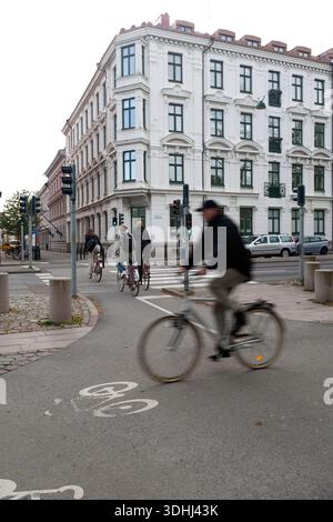 STREET SCENE IN MALMÖ Stock Photo - Alamy