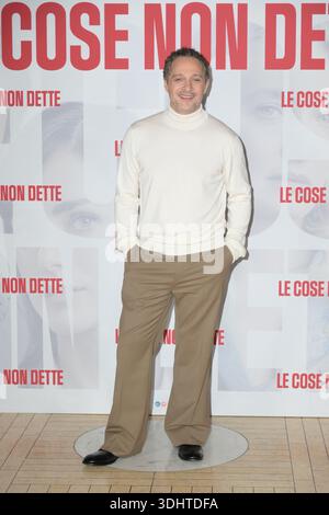 Claudio Santamaria attends the photocall of movie Le cose non dette at ...