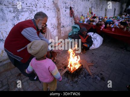 People are warming their hands on bone-fire to save themselves from ...