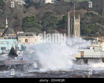 Teignmouth, Devon, UK. 23rd Jan, 2026. UK Weather: Storm Ingrid gulls ...