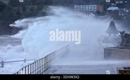Teignmouth, Devon, UK. 23rd Jan, 2026. UK Weather: Storm Ingrid gulls ...