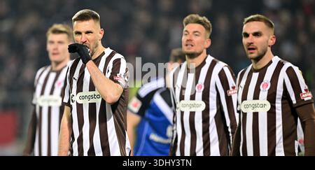 from left: Hauke Wahl, Karol Mets (St. Pauli) Hamburg, January 27, 2026 ...