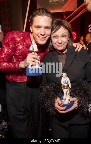 Schauspielerin Heike Hanold-Lynch und Schauspieler Til Schindler bei ...