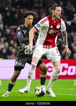 VOLENDAM, NETHERLANDS - JANUARY 24: Wout Coomans of MVVshoots the ball ...