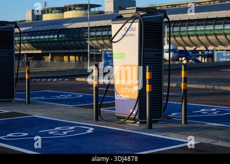 20 January 2026, Saxony, Schkeuditz: Blue parking spaces are marked in ...