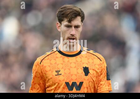 Robin Roefs Goalkeeper of Sunderland AFC takes on liquid during the ...