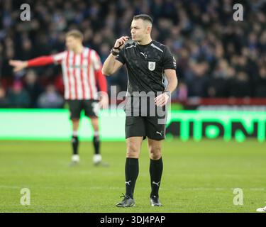 referee Tom Nield during the Sky Bet Championship match Sheffield ...