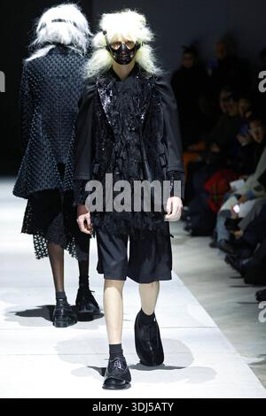 COMME DES GARváONS HOMME PLUS men Fall/Winter 2026-2027 runway during ...