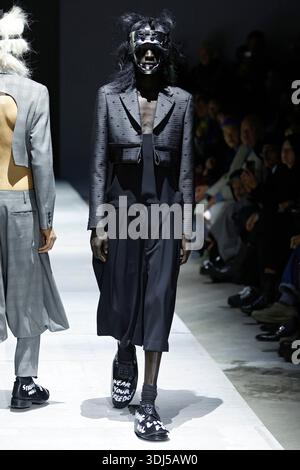 COMME DES GARváONS HOMME PLUS men Fall/Winter 2026-2027 runway during ...