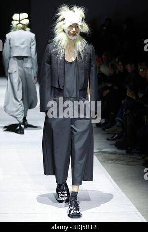 COMME DES GARváONS HOMME PLUS men Fall/Winter 2026-2027 runway during ...