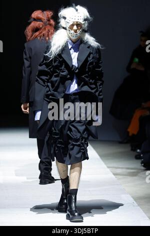 COMME DES GARváONS HOMME PLUS men Fall/Winter 2026-2027 runway during ...