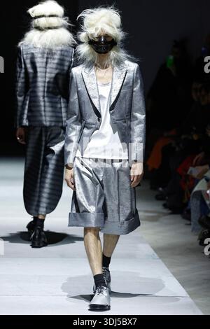 COMME DES GARváONS HOMME PLUS men Fall/Winter 2026-2027 runway during ...