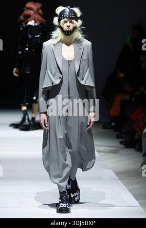 COMME DES GARváONS HOMME PLUS men Fall/Winter 2026-2027 runway during ...