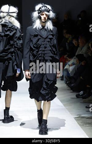 COMME DES GARváONS HOMME PLUS men Fall/Winter 2026-2027 runway during ...