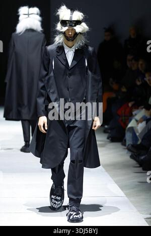 COMME DES GARváONS HOMME PLUS men Fall/Winter 2026-2027 runway during ...