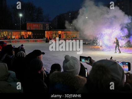 (260125) -- MOSCOW, Jan. 25, 2026 (Xinhua) -- Artists perform during a ...