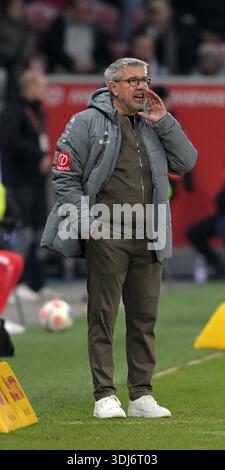 Mainz 05. Trainer. Urs. Fischer fotografiert beim Fußball Bundesliga ...