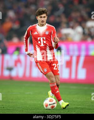 Tom Bischof (FC FC Bayern Munich, #20) takes a seat on the bench at the ...