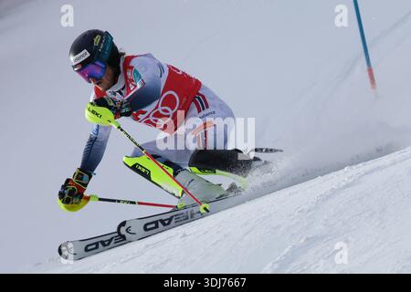 KITZBUEHEL, AUSTRIA - JANUARY 25: Atle Lie McGrath of Norway fails ...