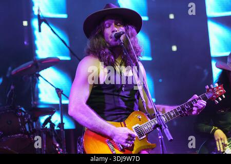 Vern Daysel performs with Vern Daysel & The Burning Breeze in Fort ...