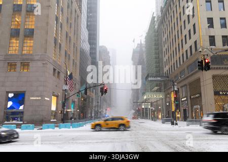 Scenes in midtown during a blizzard in Manhattan, New York, NY, USA on ...