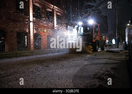 Berlin, Germany. 26th Jan, 2026. Boris Pistorius (r, SPD), Federal ...