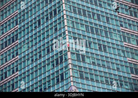 TAIPEI, CHINA - JANUARY 25, 2026 - American climber Alex Honnold climbs ...