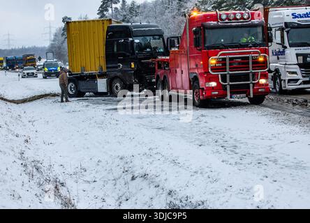 Zarrentin, Germany. 26th Jan, 2026. A truck is pulled out of a ditch on ...