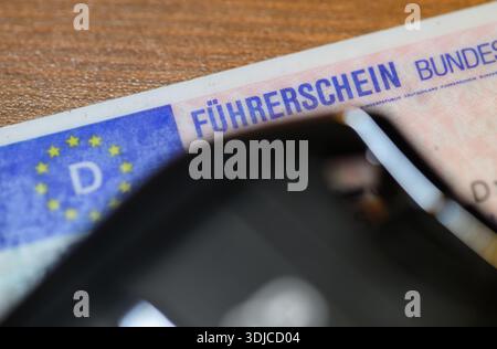 ILLUSTRATION - 26 January 2026, Saxony, Dresden: A driver's license ...
