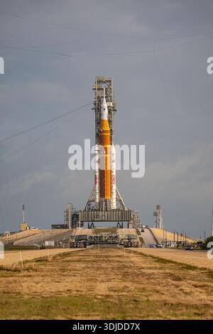 NASA preps the SLS rocket at LC-39b for the upcoming Wet Dress ...