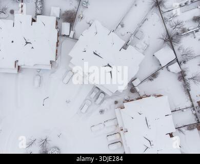 (260126) -- OAKVILLE, Jan. 26, 2026 (Xinhua) -- A snowplow clears snow ...