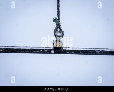 26 January 2026, Brandenburg, Oranienburg: A train on the RE 5 line in ...