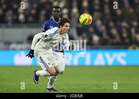 Brenden Aaronson of Leeds United breaks with the ball during the ...