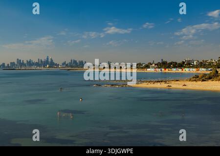 Melbourne, Australia. 27th Jan, 2026. Beaches goers seen trying to stay ...
