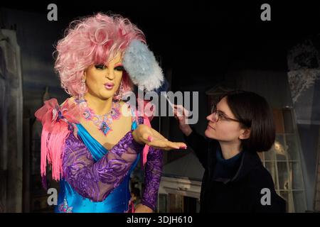 27 January 2026, Hamburg: Susanne Faerber (l), Managing Director ...