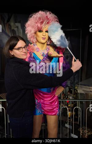 27 January 2026, Hamburg: Susanne Faerber (l), Managing Director ...
