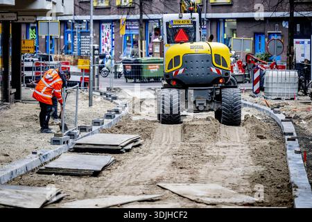THE HAGUE - Road workers working outside. ROBIN UTRECHT /ANP ...
