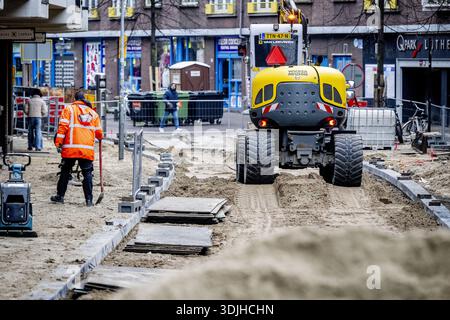 THE HAGUE - Road workers working outside. ROBIN UTRECHT /ANP ...