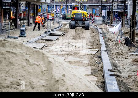 THE HAGUE - Road workers working outside. ROBIN UTRECHT /ANP ...