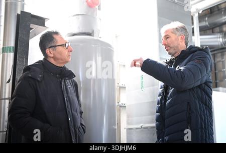 27 January 2026, Baden-Württemberg, Tübingen: The newly built Au solar ...