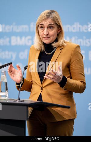 27 January 2026, Berlin: Nina Warken (CDU), Federal Minister of Health ...