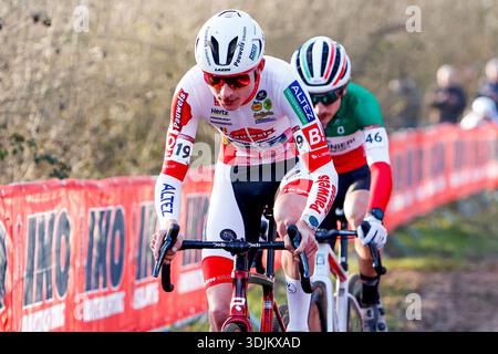 Pauwels Sauzen-Altez Industriebouw Cycling Team riders pictured ahead ...
