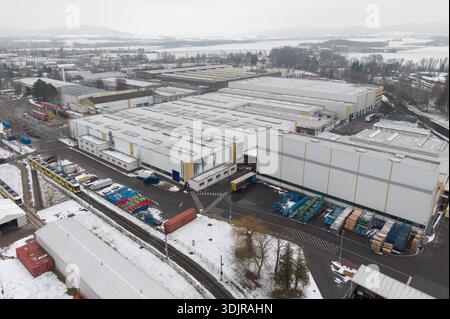 28 January 2026, Saxony, Bautzen: View of the new production hall (M ...