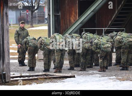 28 January 2026, Bavaria, Altenstadt: Parachutist trainees practise on ...