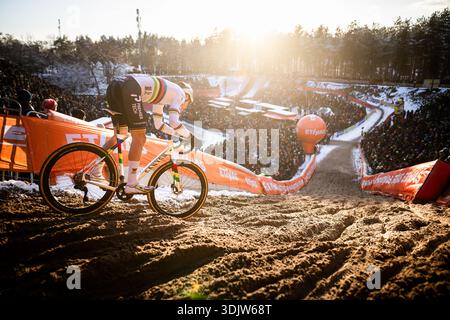 Dutch cyclist Mathieu van der Poel becomes a eight-time World Champion ...
