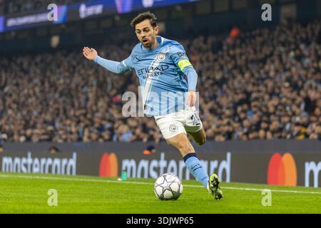Manchester, UK. 28th Jan, 2026. Galatasaray fans use pyrotechnics and ...