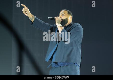 Recording artist Eladio Carrion performs during his Don KBRN World Tour ...