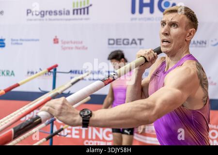 28 January 2026, Brandenburg, Cottbus: Pole vaulter Torben Blech ...